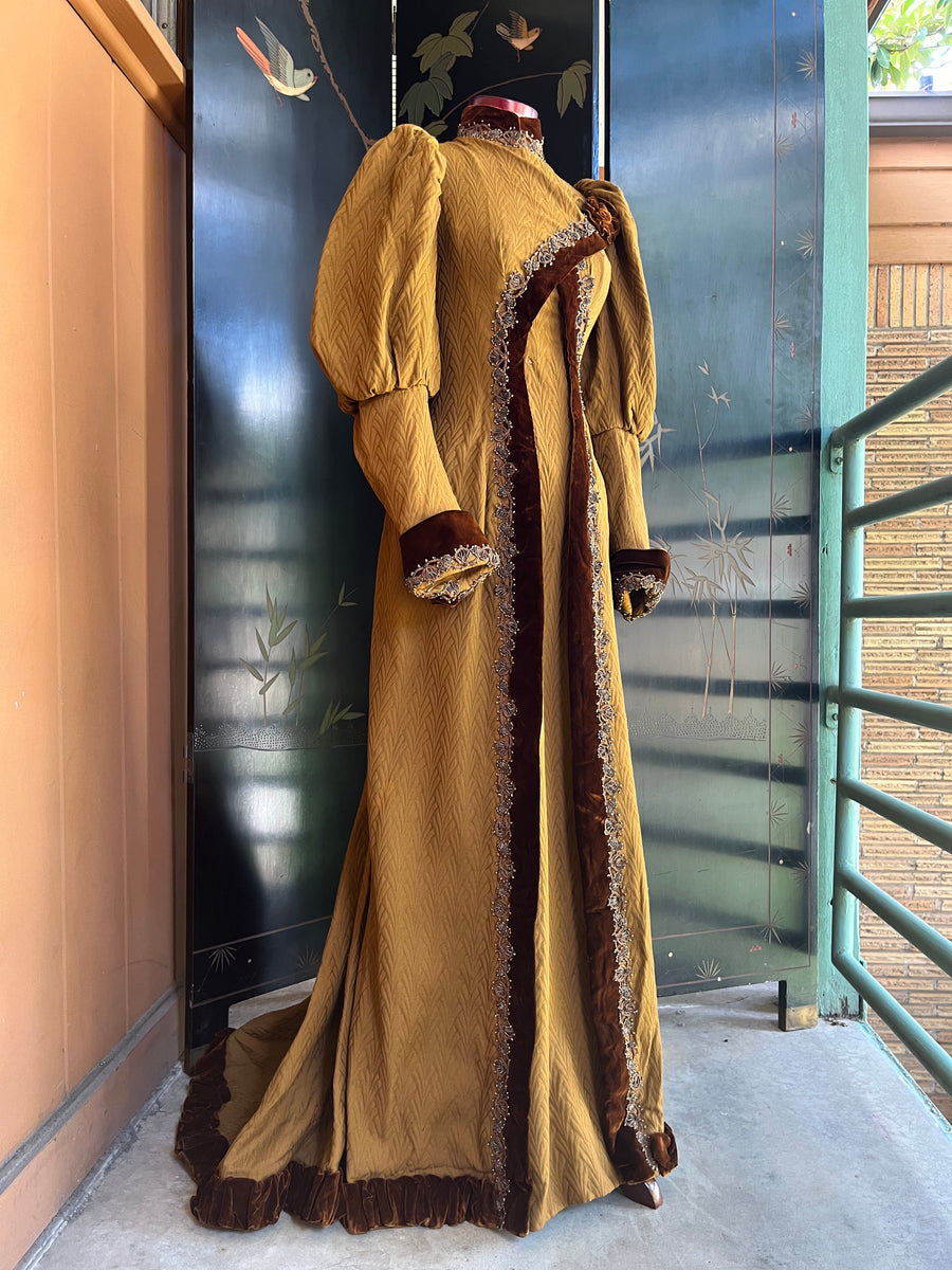 RESERVED | c. 1890s Wrapper Dress or Tea Gown – Witchy Vintage